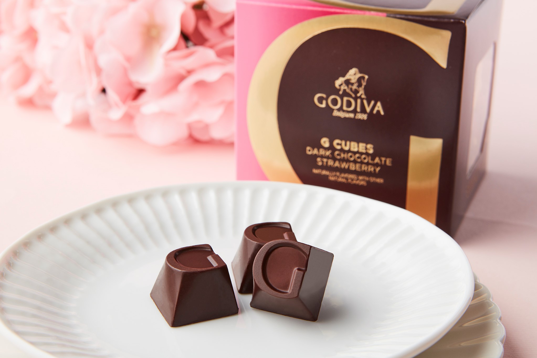 【全台】臨時買也超有誠意！GODIVA 「G Cube 草莓松露黑巧克力22顆裝」7-ELEVEN情人節限定上市！ - 好想去喔